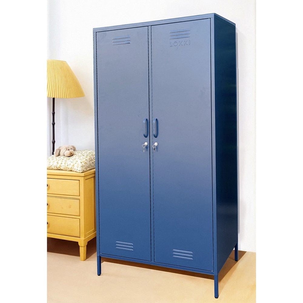 Steel wardrobe with locker store